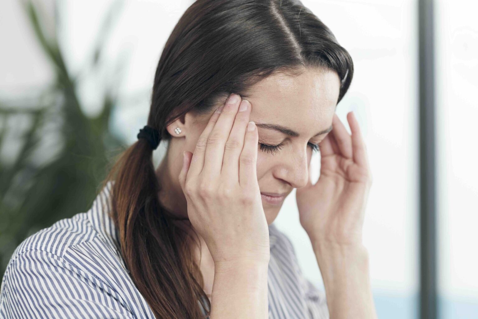 Verkrampte nekspieren – oorzaak, behandeling en tips - Spine Clinics