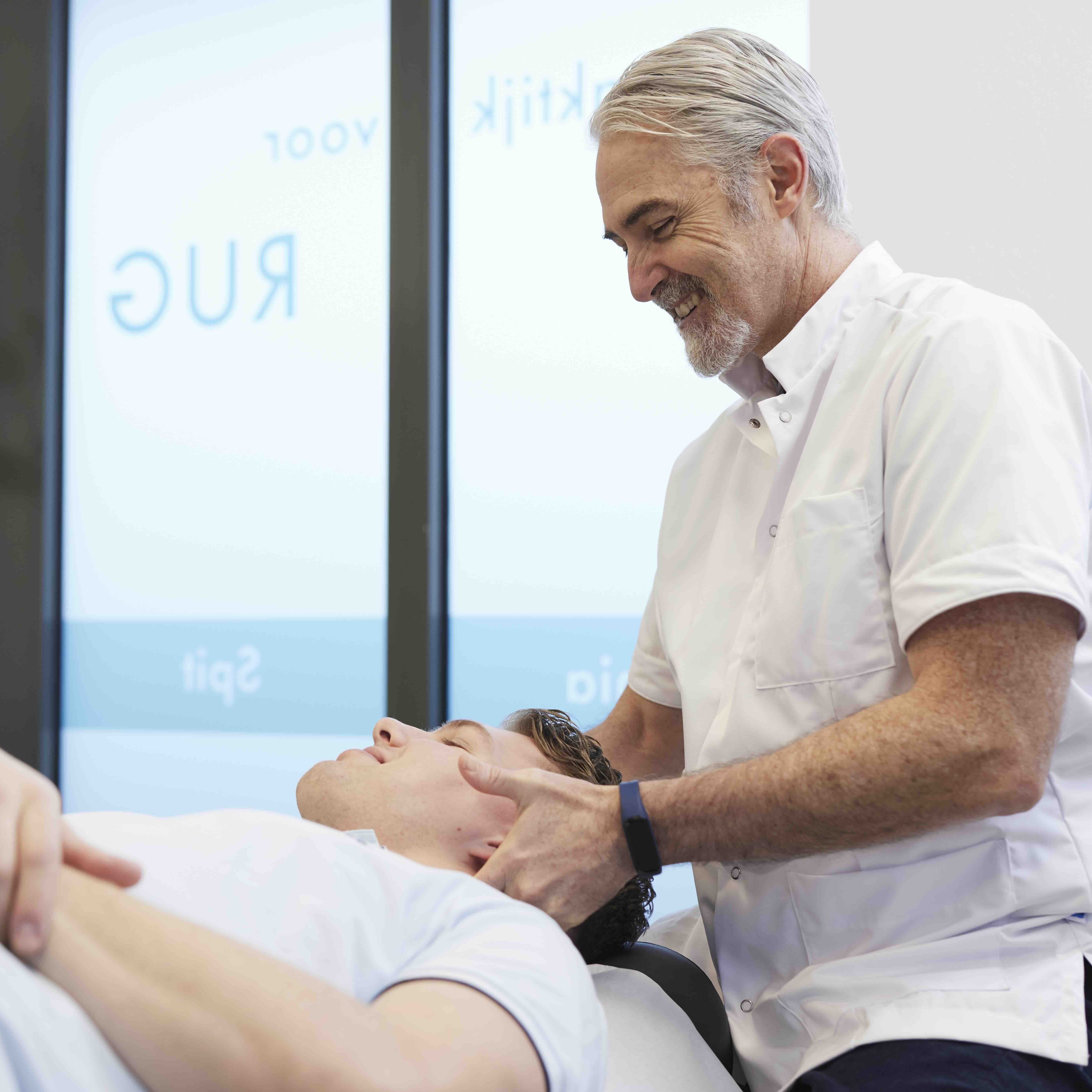 Spierscheur: Oorzaken, Symptomen & Behandeling | Spine Clinics