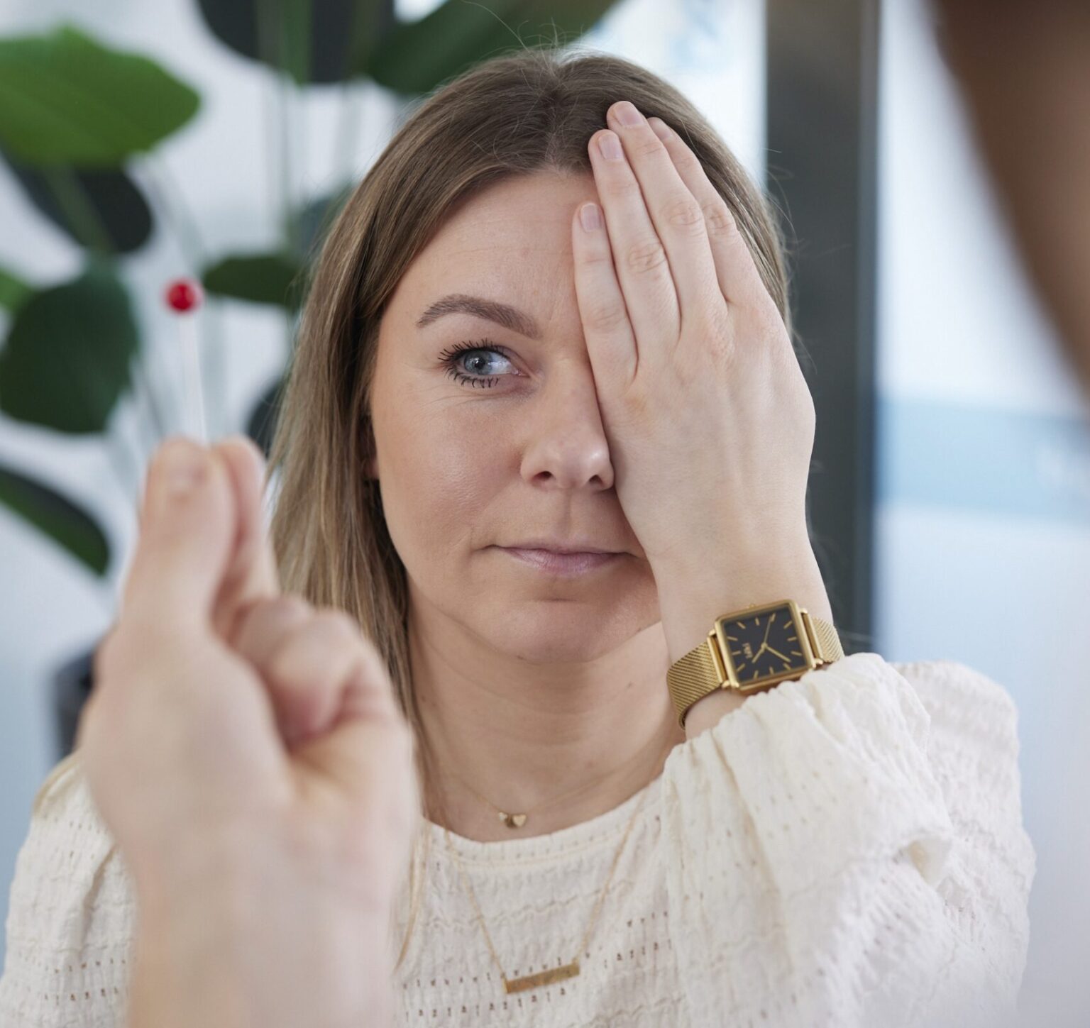 Verkrampte nekspieren – oorzaak, behandeling en tips - Spine Clinics